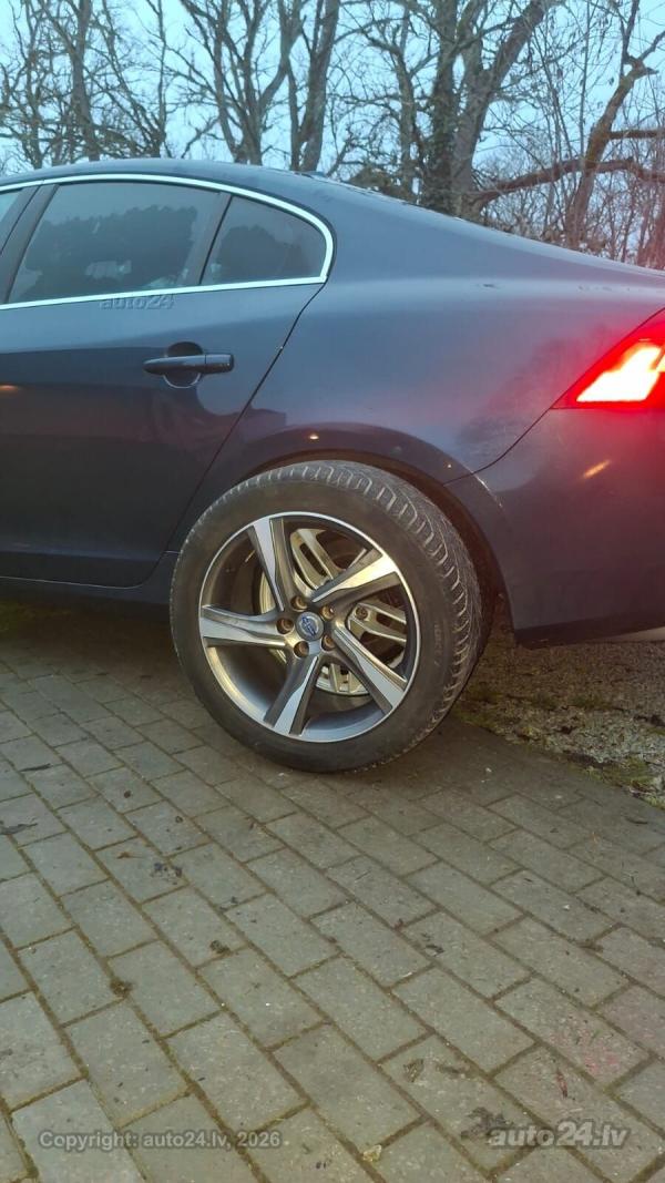 Zils Volvo S60 2012 Tallina, ar dzinēja tilpumu 2.40 L un nobraukumu 192 tūkst. km par 8600 €, foto 7 vietnē AUTOMOTO.COM.LV