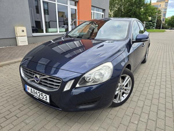 Zils Volvo S60 2012 Kauņa, ar dzinēja tilpumu 1.60 L un nobraukumu 300 tūkst. km par 4700 €, foto 1 vietnē AUTOMOTO.COM.LV
