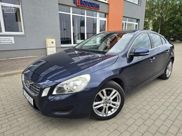 Zils Volvo S60 2012 Kauņa, ar dzinēja tilpumu 1.60 L un nobraukumu 300 tūkst. km par 4700 €, foto 2 vietnē AUTOMOTO.COM.LV