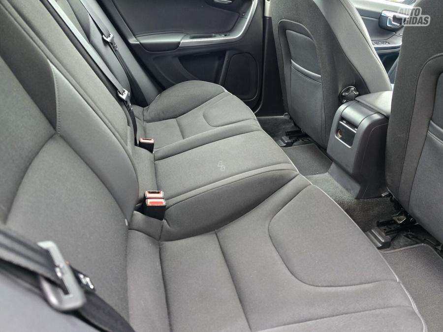 Zils Volvo S60 2012 Kauņa, ar dzinēja tilpumu 1.60 L un nobraukumu 300 tūkst. km par 4700 €, foto 17 vietnē AUTOMOTO.COM.LV