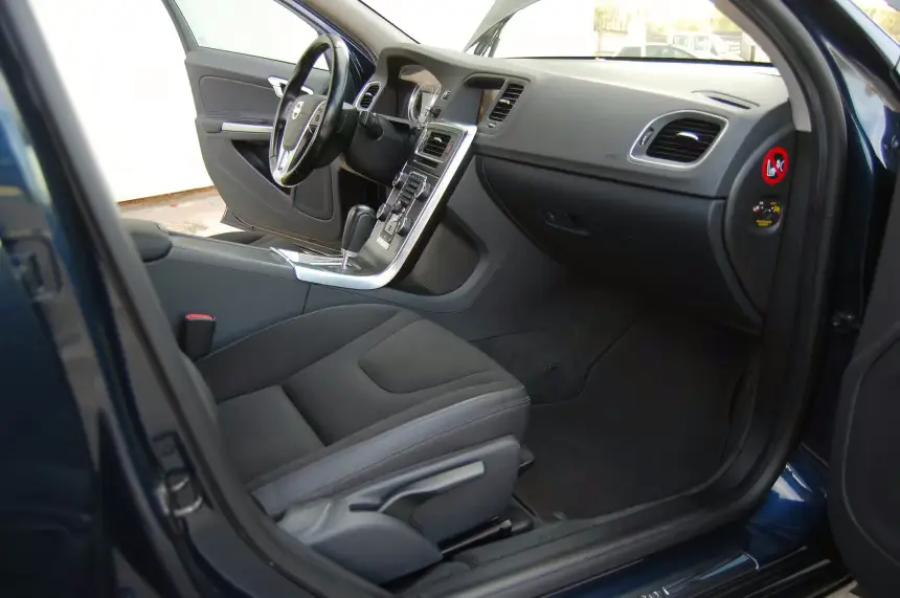 Blue Volvo S60 2012 in Jekabpils, with an engine capacity of 2.00 L and mileage of 235 thousand km for 6900 €, photo 13 on AUTOMOTO.COM.LV