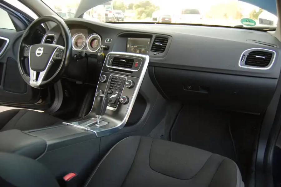 Blue Volvo S60 2012 in Jekabpils, with an engine capacity of 2.00 L and mileage of 235 thousand km for 6900 €, photo 15 on AUTOMOTO.COM.LV