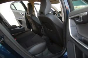 Blue Volvo S60 2012 in Jekabpils, with an engine capacity of 2.00 L and mileage of 235 thousand km for 6900 €, photo 16 on AUTOMOTO.COM.LV
