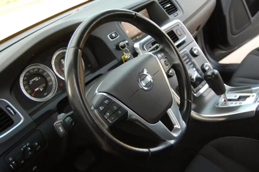 Blue Volvo S60 2012 in Jekabpils, with an engine capacity of 2.00 L and mileage of 235 thousand km for 6900 €, photo 18 on AUTOMOTO.COM.LV