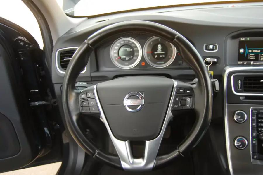 Blue Volvo S60 2012 in Jekabpils, with an engine capacity of 2.00 L and mileage of 235 thousand km for 6900 €, photo 20 on AUTOMOTO.COM.LV