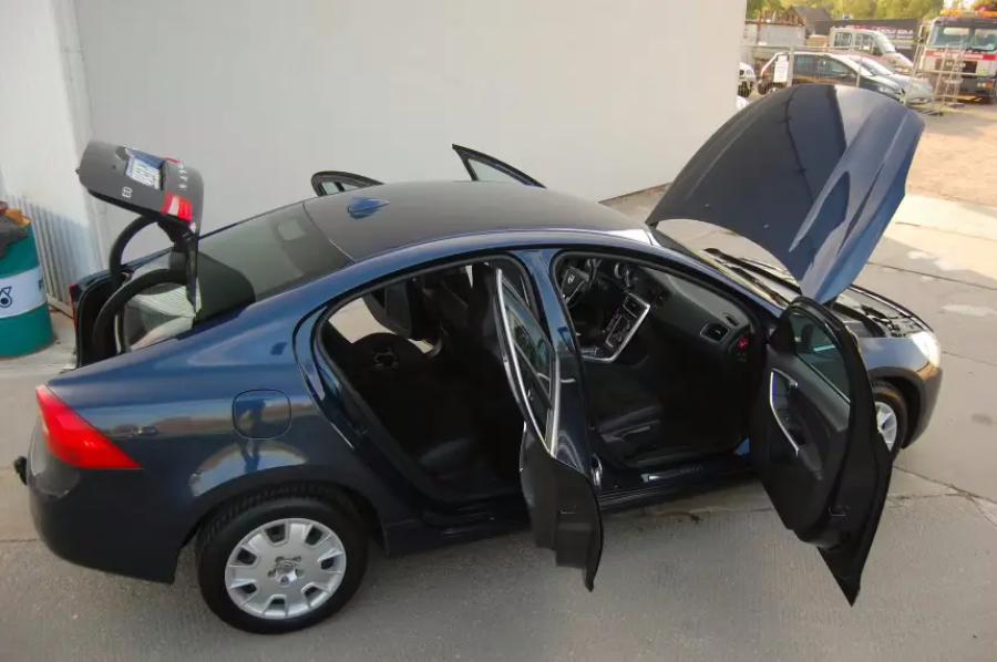 Blue Volvo S60 2012 in Jekabpils, with an engine capacity of 2.00 L and mileage of 235 thousand km for 6900 €, photo 26 on AUTOMOTO.COM.LV
