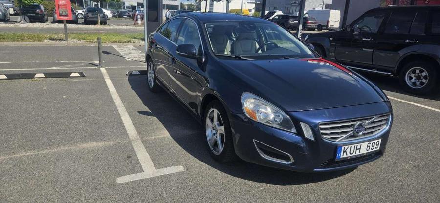 Blue Volvo S60 2012 in Vilnius, with an engine capacity of 2.49 L and mileage of 276 thousand km for 6400 €, photo 1 on AUTOMOTO.COM.LV