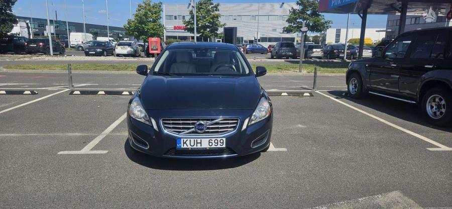 Blue Volvo S60 2012 in Vilnius, with an engine capacity of 2.49 L and mileage of 276 thousand km for 6400 €, photo 3 on AUTOMOTO.COM.LV