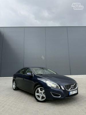 Zils Volvo S60 2013 Šauļi, ar dzinēja tilpumu 2.50 L un nobraukumu 250 tūkst. km par 5550 €, foto  vietnē AUTOMOTO.COM.LV