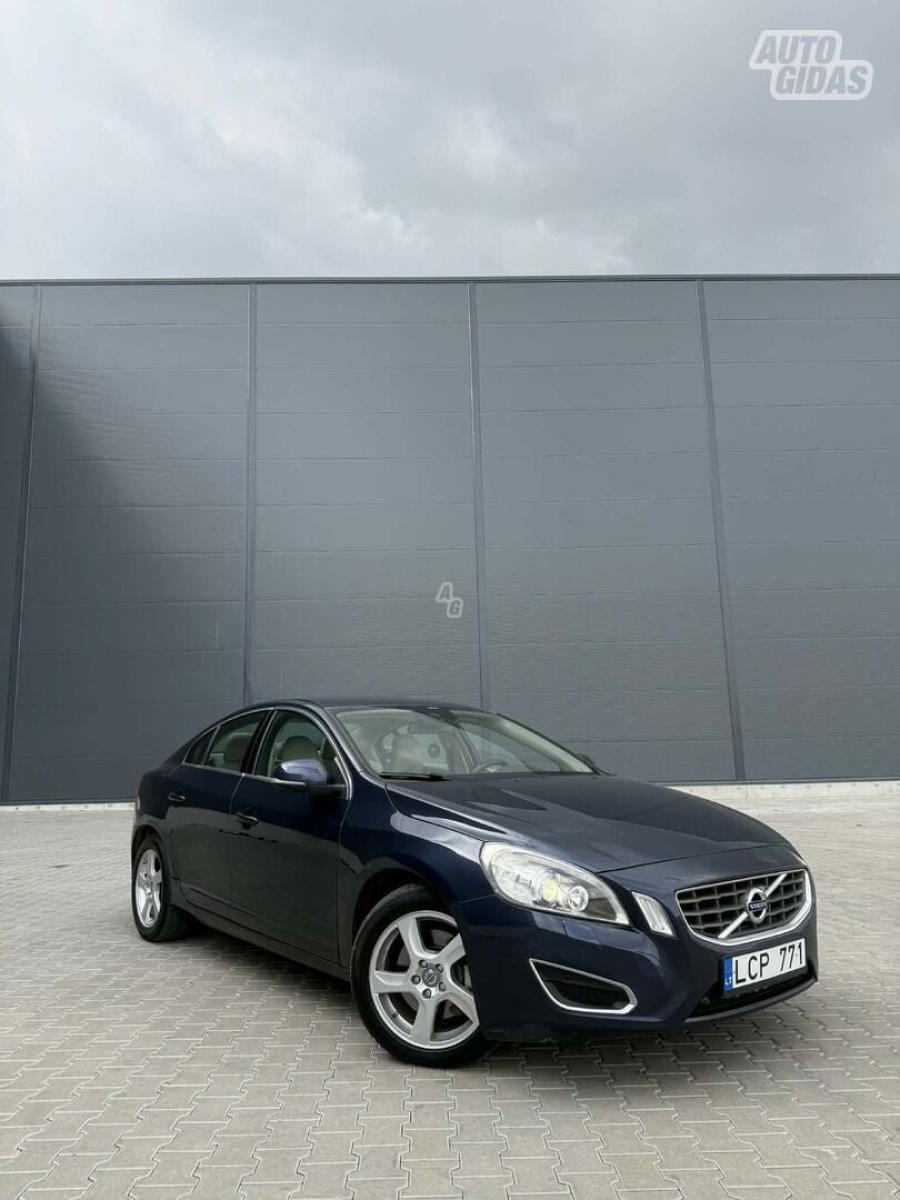 Zils Volvo S60 2013 Šauļi, ar dzinēja tilpumu 2.50 L un nobraukumu 250 tūkst. km par 5550 €, foto 1 vietnē AUTOMOTO.COM.LV