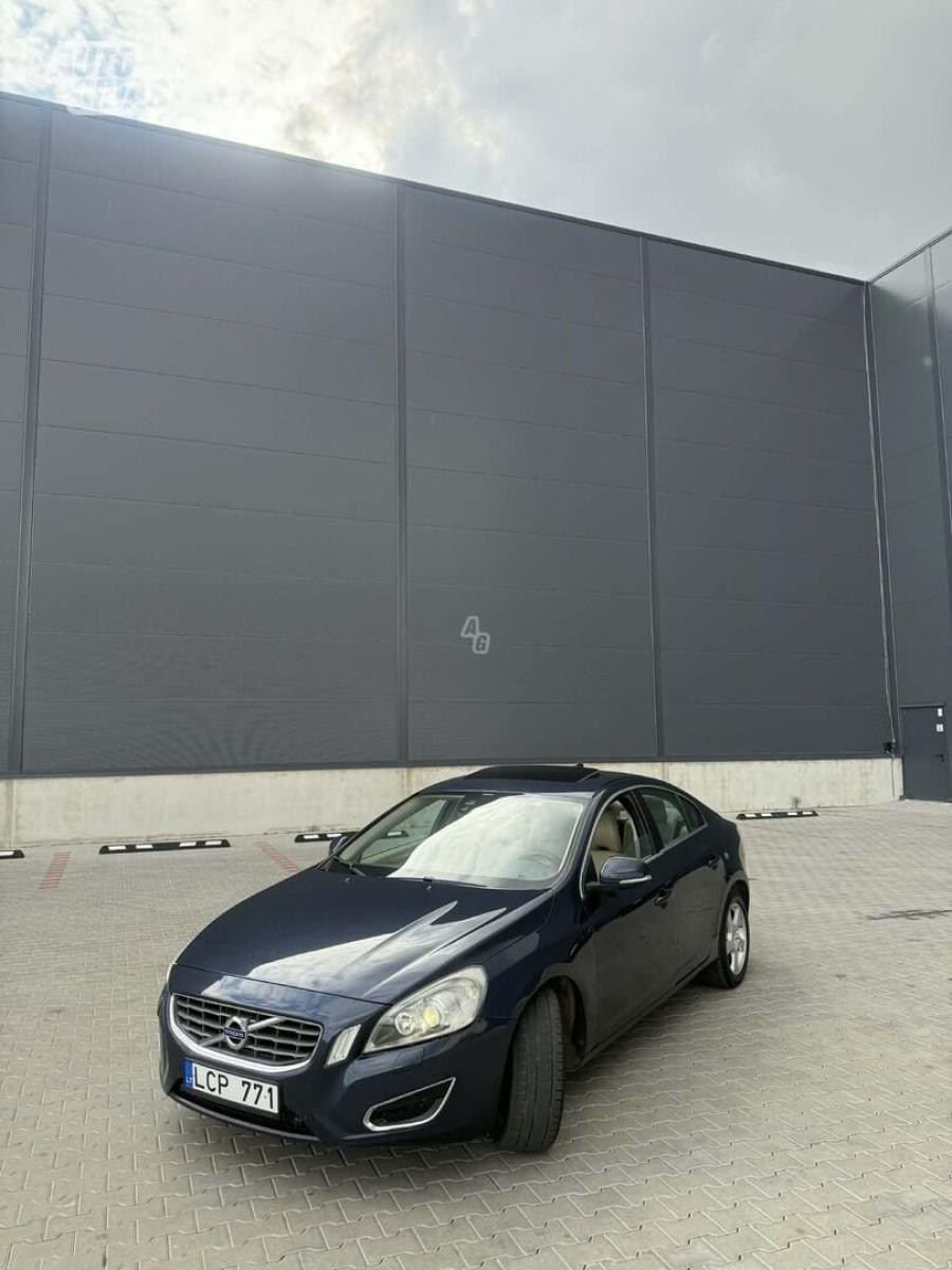 Zils Volvo S60 2013 Šauļi, ar dzinēja tilpumu 2.50 L un nobraukumu 250 tūkst. km par 5550 €, foto 3 vietnē AUTOMOTO.COM.LV