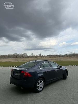 Zils Volvo S60 2013 Šauļi, ar dzinēja tilpumu 2.50 L un nobraukumu 250 tūkst. km par 5550 €, foto 4 vietnē AUTOMOTO.COM.LV