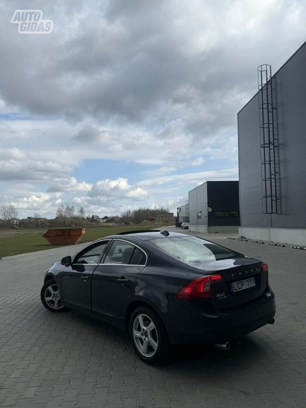 Blue Volvo S60 2013 in Siauliai, with an engine capacity of 2.50 L and mileage of 250 thousand km for 5550 €, photo 4 on AUTOMOTO.COM.LV