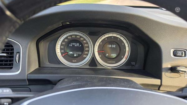 Вольво С60 2013 в Вильнюс на AUTOMOTO.COM.LV Синий Вольво С60 2013 в Вильнюс, объемом двигателя 2.95 л и пробегом 230 тыс. км за 7500 €, фото 8 на AUTOMOTO.COM.LV