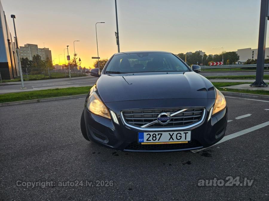 Zils Volvo S60 2013 Tallina, ar dzinēja tilpumu 1.60 L un nobraukumu 251 tūkst. km par 6100 €, foto 1 vietnē AUTOMOTO.COM.LV