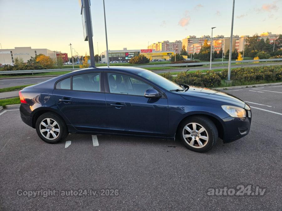 Zils Volvo S60 2013 Tallina, ar dzinēja tilpumu 1.60 L un nobraukumu 251 tūkst. km par 6100 €, foto 6 vietnē AUTOMOTO.COM.LV