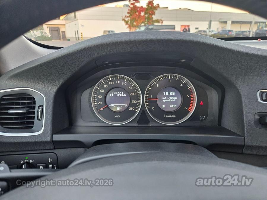 Zils Volvo S60 2013 Tallina, ar dzinēja tilpumu 1.60 L un nobraukumu 251 tūkst. km par 6100 €, foto 11 vietnē AUTOMOTO.COM.LV