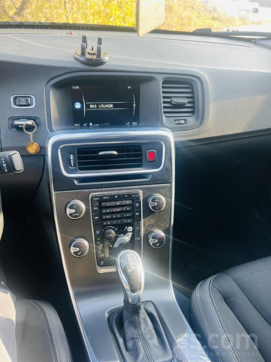 Blue Volvo S60 2014 in Riga, with an engine capacity of 1.60 L and mileage of 267 thousand km for 7000 €, photo 5 on AUTOMOTO.COM.LV