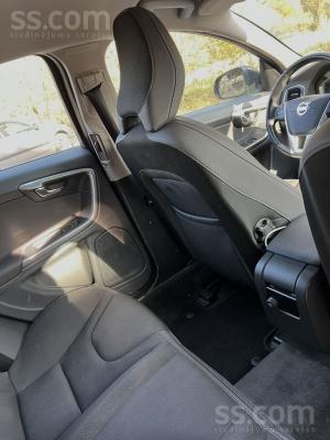 Blue Volvo S60 2014 in Riga, with an engine capacity of 1.60 L and mileage of 267 thousand km for 7000 €, photo 8 on AUTOMOTO.COM.LV