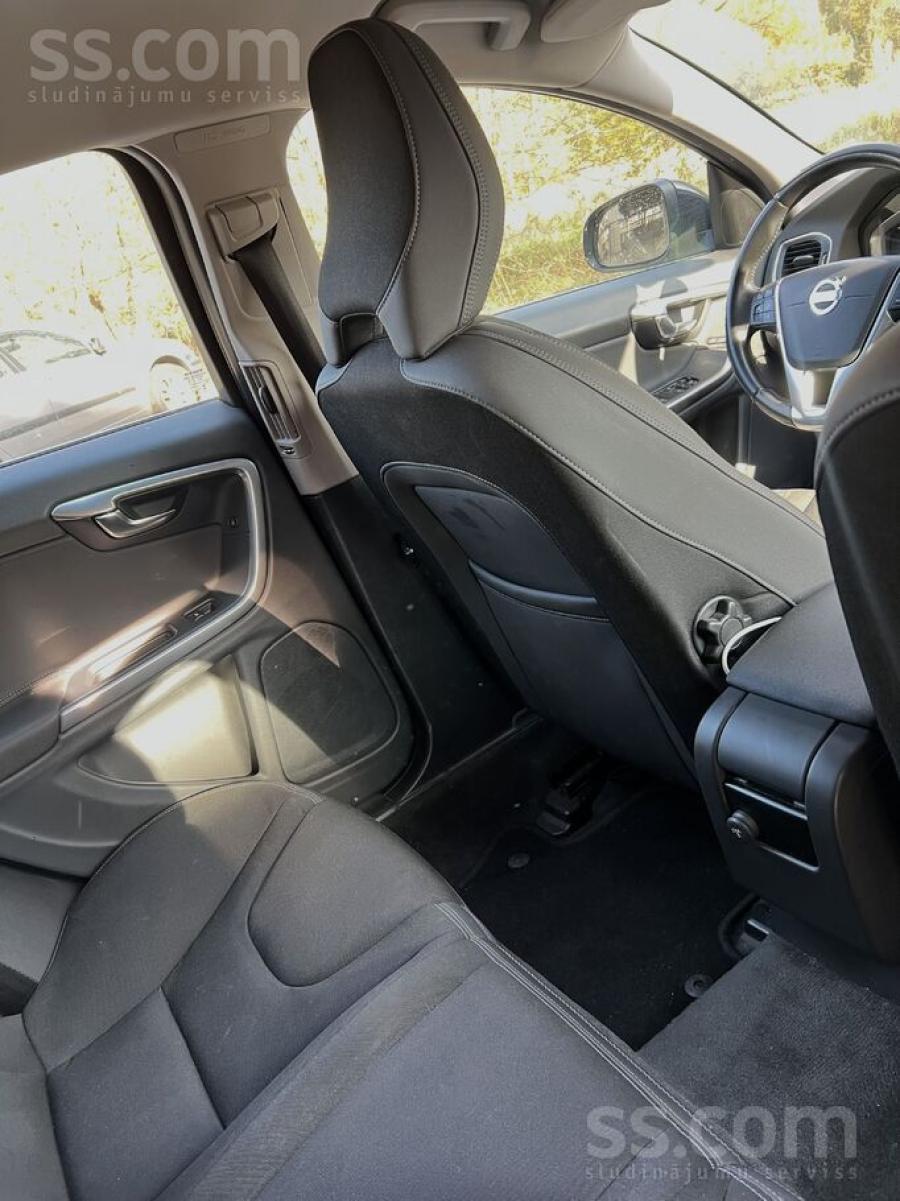 Blue Volvo S60 2014 in Riga, with an engine capacity of 1.60 L and mileage of 267 thousand km for 7000 €, photo 8 on AUTOMOTO.COM.LV