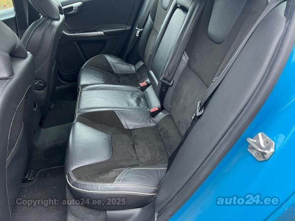 Zils Volvo S60 2014 Tallina, ar dzinēja tilpumu 2.00 L un nobraukumu 240 tūkst. km par 12600 €, foto 11 vietnē AUTOMOTO.COM.LV
