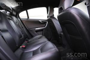 Zils Volvo S60 2014 Rīga, ar dzinēja tilpumu 2.00 L un nobraukumu 306 tūkst. km par 6495 €, foto 16 vietnē AUTOMOTO.COM.LV