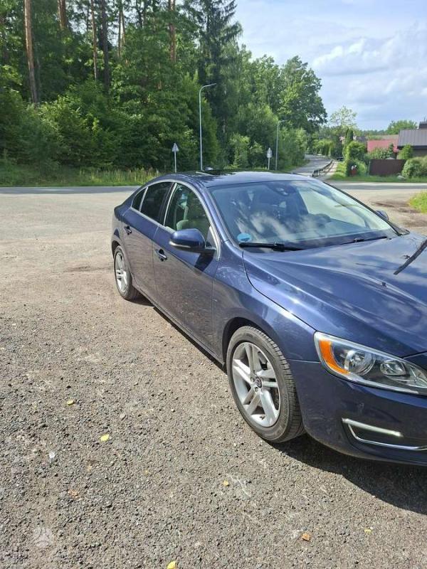 Zils Volvo S60 2014 Viļņa, ar dzinēja tilpumu 2.50 L un nobraukumu 161 tūkst. km par 9500 €, foto 2 vietnē AUTOMOTO.COM.LV