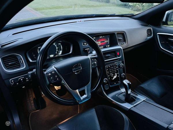 Zils Volvo S60 2014 Trakai, ar dzinēja tilpumu 1.97 L un nobraukumu 291 tūkst. km par 6950 €, foto 6 vietnē AUTOMOTO.COM.LV