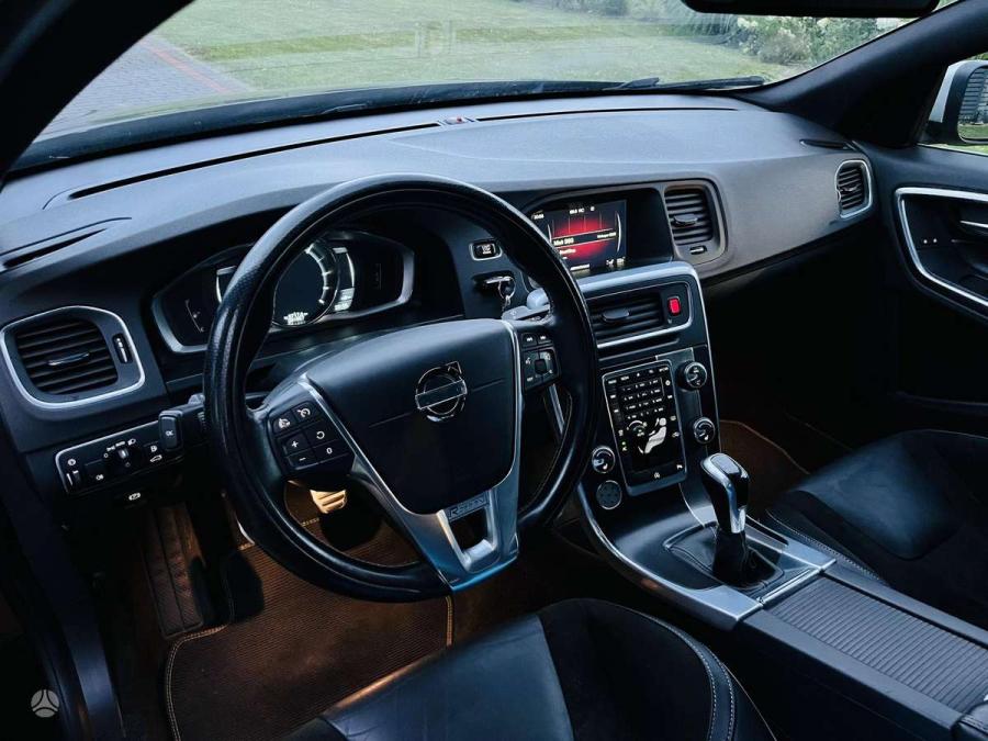 Zils Volvo S60 2014 Trakai, ar dzinēja tilpumu 1.97 L un nobraukumu 291 tūkst. km par 6950 €, foto 7 vietnē AUTOMOTO.COM.LV