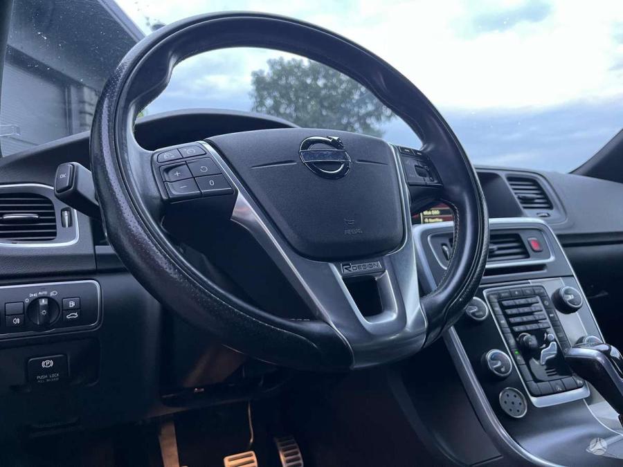 Zils Volvo S60 2014 Trakai, ar dzinēja tilpumu 1.97 L un nobraukumu 291 tūkst. km par 6950 €, foto 28 vietnē AUTOMOTO.COM.LV