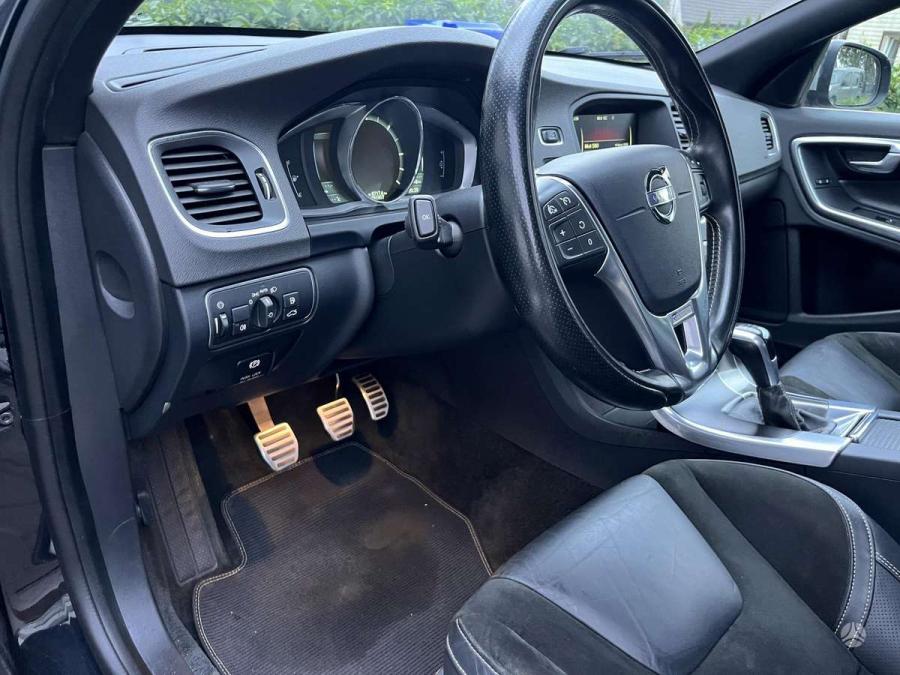 Zils Volvo S60 2014 Trakai, ar dzinēja tilpumu 1.97 L un nobraukumu 291 tūkst. km par 6950 €, foto 31 vietnē AUTOMOTO.COM.LV