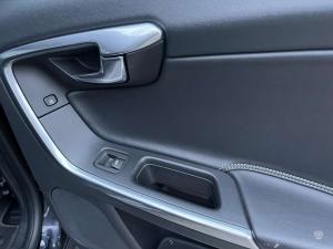 Zils Volvo S60 2014 Trakai, ar dzinēja tilpumu 1.97 L un nobraukumu 291 tūkst. km par 6950 €, foto 32 vietnē AUTOMOTO.COM.LV