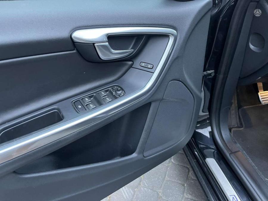 Zils Volvo S60 2014 Trakai, ar dzinēja tilpumu 1.97 L un nobraukumu 291 tūkst. km par 6950 €, foto 33 vietnē AUTOMOTO.COM.LV