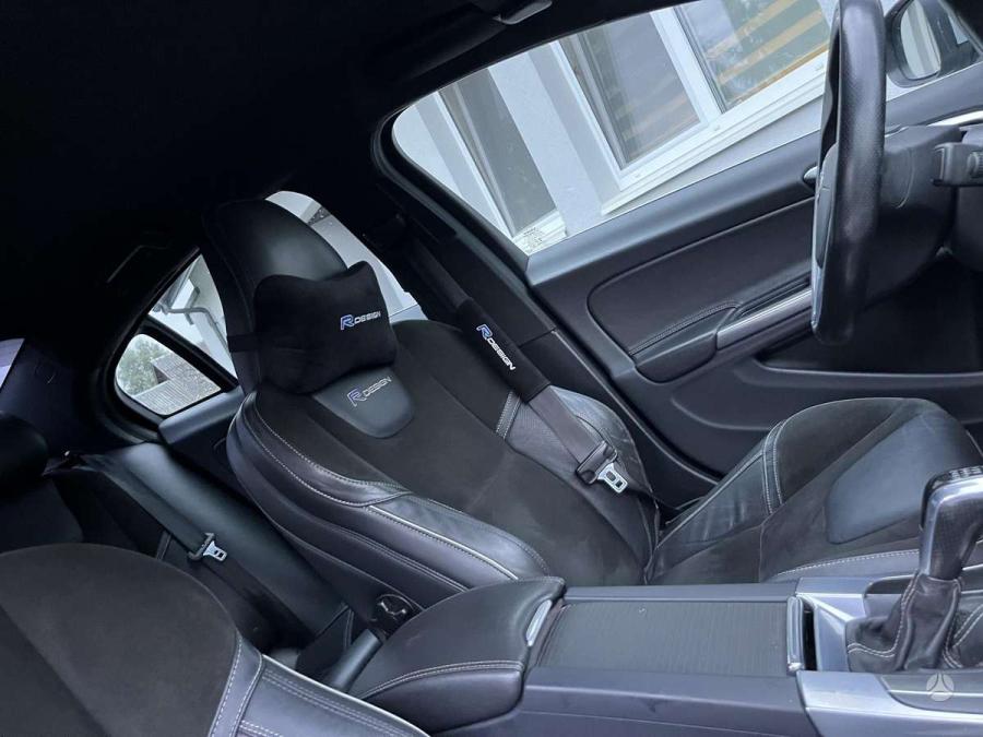 Zils Volvo S60 2014 Trakai, ar dzinēja tilpumu 1.97 L un nobraukumu 291 tūkst. km par 6950 €, foto 35 vietnē AUTOMOTO.COM.LV
