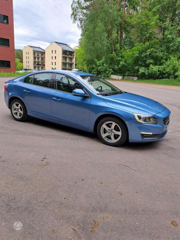 Blue Volvo S60 2014 in Vilnius, with an engine capacity of 1.98 L and mileage of 303 thousand km for 6200 €, photo 4 on AUTOMOTO.COM.LV
