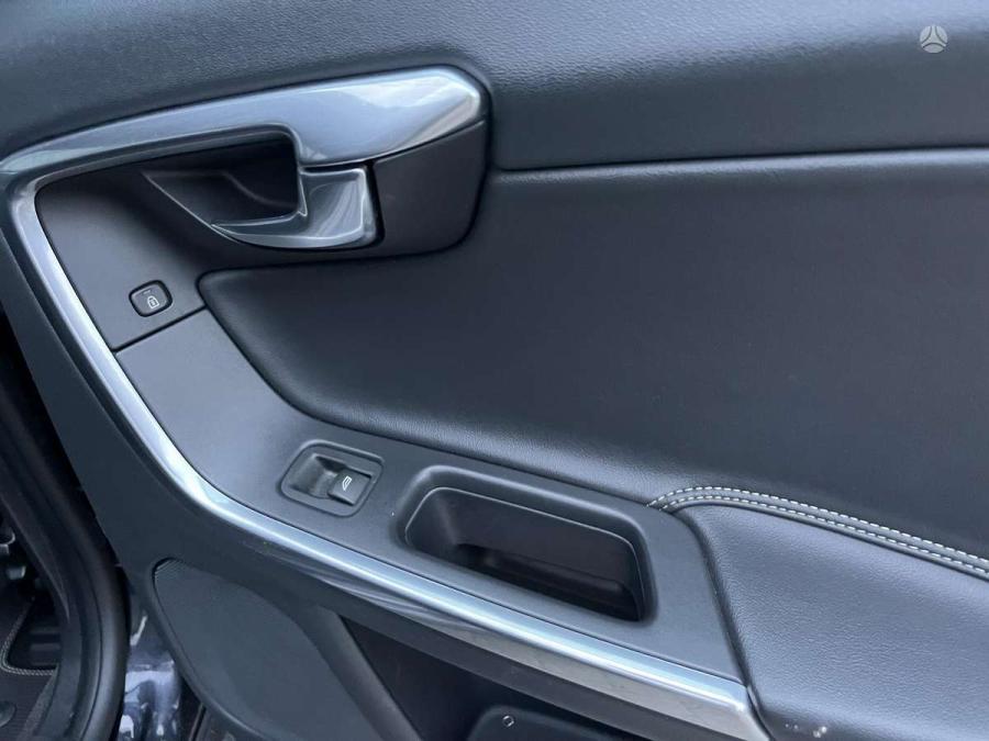 Zils Volvo S60 2014 Trakai, ar dzinēja tilpumu 1.97 L un nobraukumu 281 tūkst. km par 6650 €, foto 16 vietnē AUTOMOTO.COM.LV