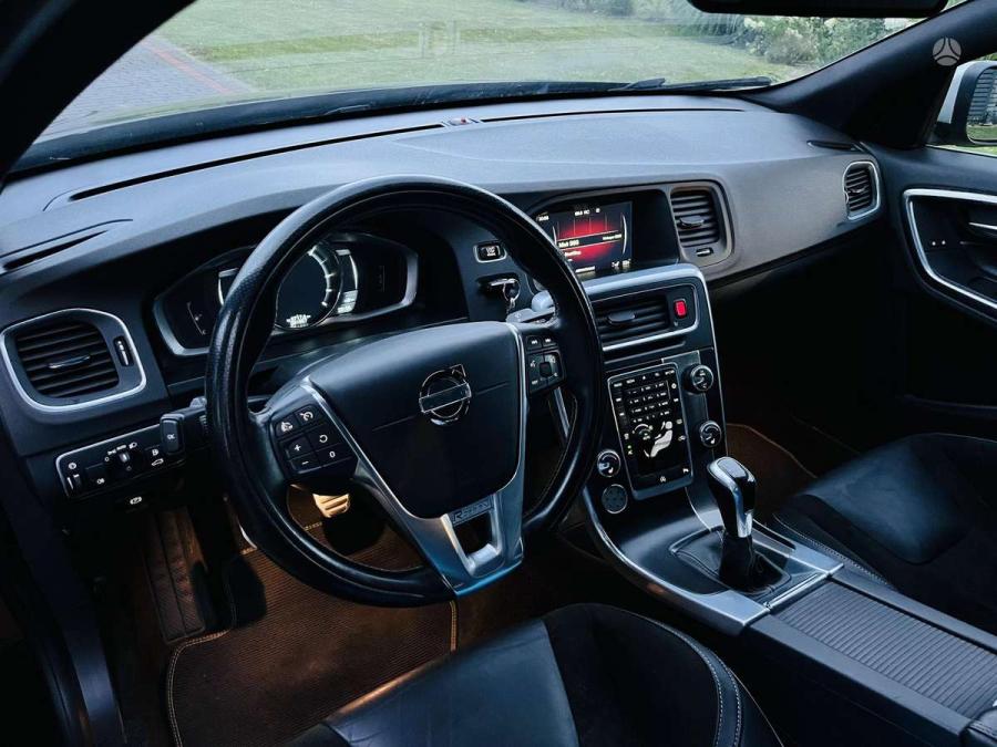 Zils Volvo S60 2014 Trakai, ar dzinēja tilpumu 1.97 L un nobraukumu 281 tūkst. km par 6650 €, foto 37 vietnē AUTOMOTO.COM.LV