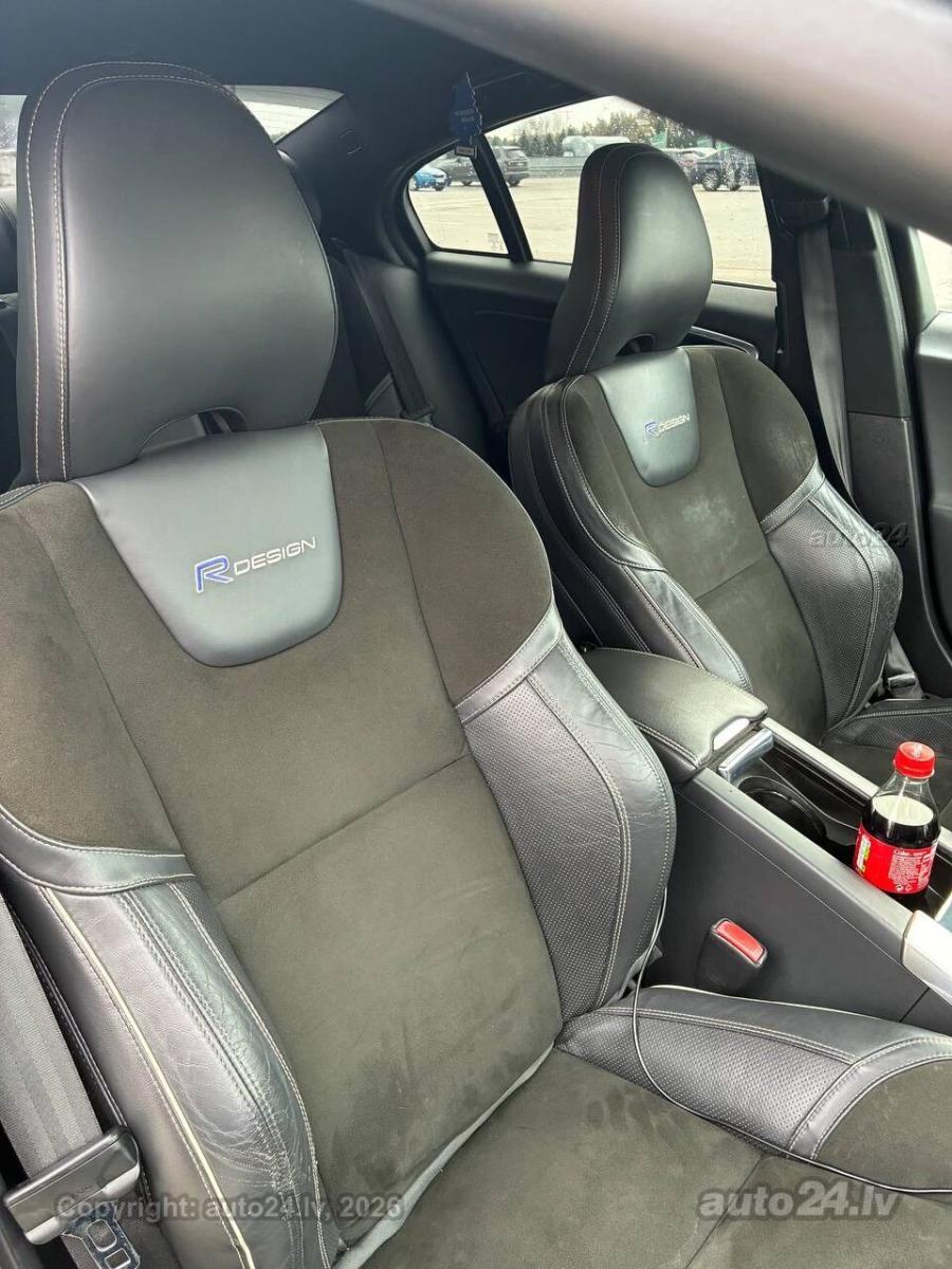 Zils Volvo S60 2014 Tallina, ar dzinēja tilpumu 2.00 L un nobraukumu 296 tūkst. km par 8000 €, foto 6 vietnē AUTOMOTO.COM.LV