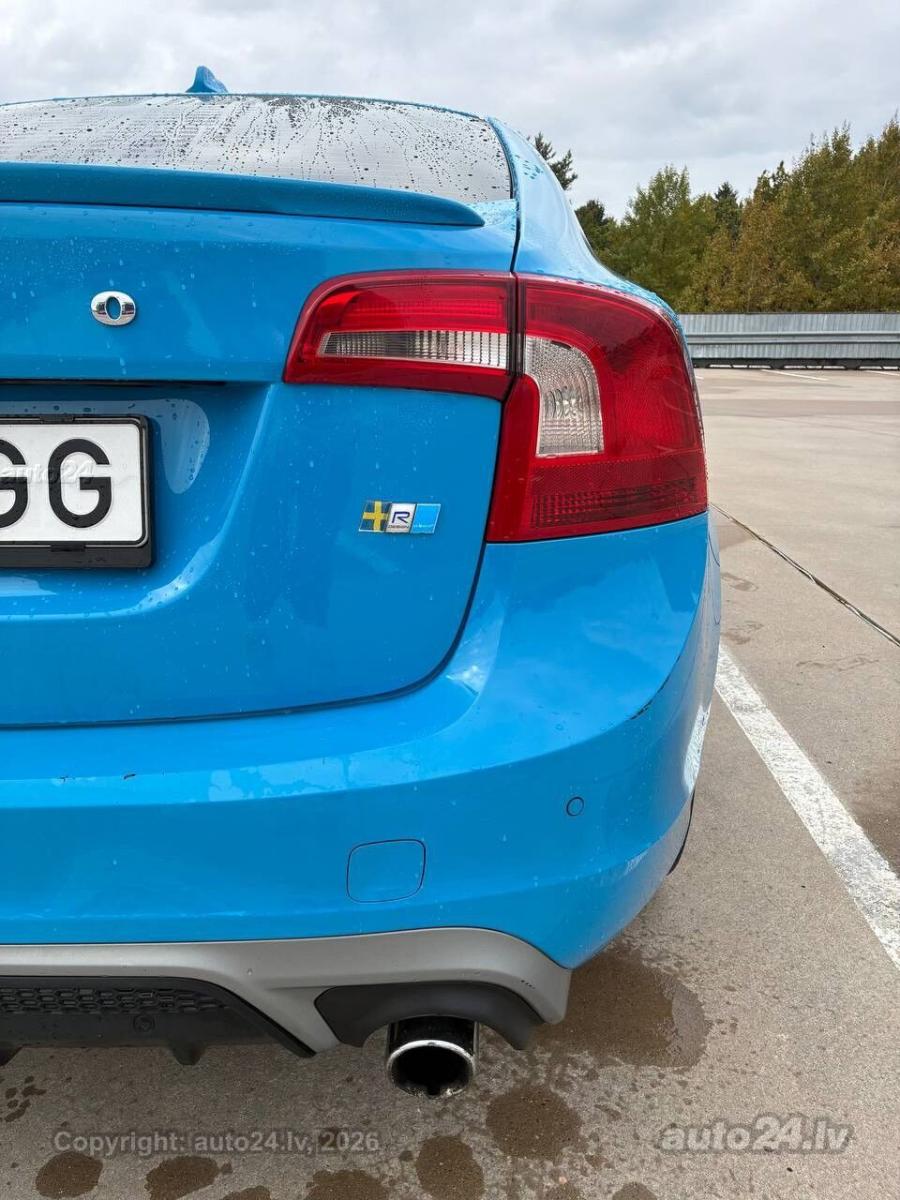 Zils Volvo S60 2014 Tallina, ar dzinēja tilpumu 2.00 L un nobraukumu 296 tūkst. km par 8000 €, foto 9 vietnē AUTOMOTO.COM.LV