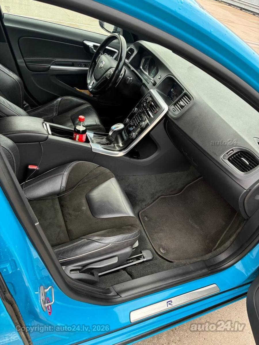 Zils Volvo S60 2014 Tallina, ar dzinēja tilpumu 2.00 L un nobraukumu 296 tūkst. km par 8000 €, foto 13 vietnē AUTOMOTO.COM.LV