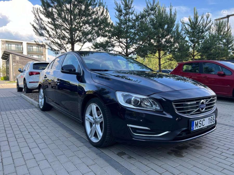 Zils Volvo S60 2015 Viļņa, ar dzinēja tilpumu 1.97 L un nobraukumu 150 tūkst. km par 13999 €, foto 1 vietnē AUTOMOTO.COM.LV