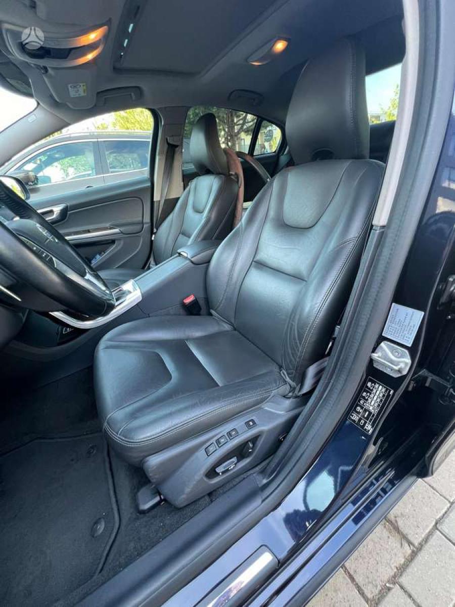 Zils Volvo S60 2015 Viļņa, ar dzinēja tilpumu 1.97 L un nobraukumu 150 tūkst. km par 13999 €, foto 7 vietnē AUTOMOTO.COM.LV