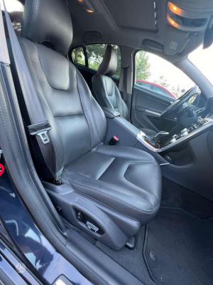 Zils Volvo S60 2015 Viļņa, ar dzinēja tilpumu 1.97 L un nobraukumu 150 tūkst. km par 13999 €, foto 8 vietnē AUTOMOTO.COM.LV