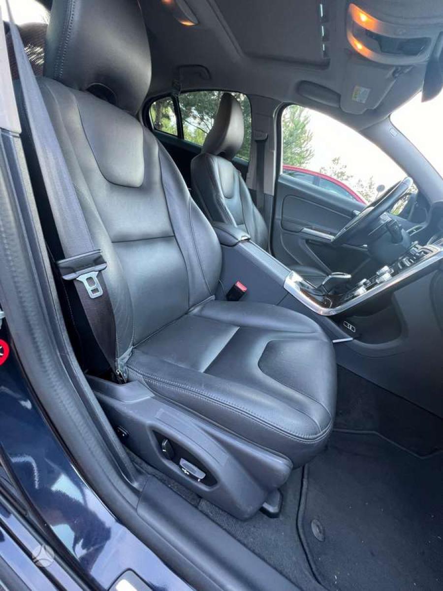 Zils Volvo S60 2015 Viļņa, ar dzinēja tilpumu 1.97 L un nobraukumu 150 tūkst. km par 13999 €, foto 8 vietnē AUTOMOTO.COM.LV