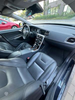 Zils Volvo S60 2015 Viļņa, ar dzinēja tilpumu 1.97 L un nobraukumu 150 tūkst. km par 13999 €, foto 9 vietnē AUTOMOTO.COM.LV