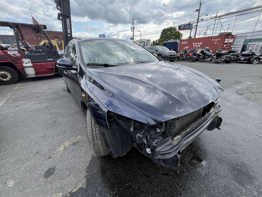 Zils Volvo S60 2016 Viļņa, ar dzinēja tilpumu 1.97 L un nobraukumu 152 tūkst. km par 5800 €, foto 3 vietnē AUTOMOTO.COM.LV