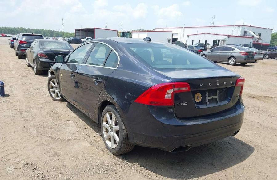Zils Volvo S60 2016 Viļņa, ar dzinēja tilpumu 1.97 L un nobraukumu 152 tūkst. km par 5800 €, foto 9 vietnē AUTOMOTO.COM.LV