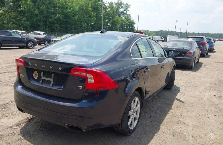 Zils Volvo S60 2016 Viļņa, ar dzinēja tilpumu 1.97 L un nobraukumu 152 tūkst. km par 5800 €, foto 12 vietnē AUTOMOTO.COM.LV