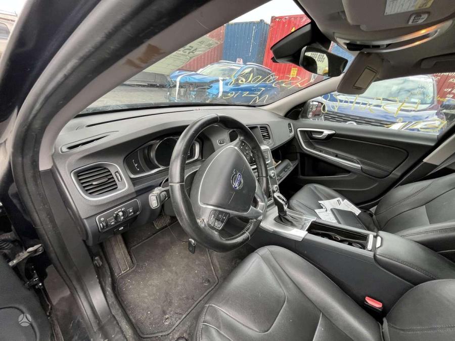 Zils Volvo S60 2016 Viļņa, ar dzinēja tilpumu 1.97 L un nobraukumu 152 tūkst. km par 5800 €, foto 16 vietnē AUTOMOTO.COM.LV