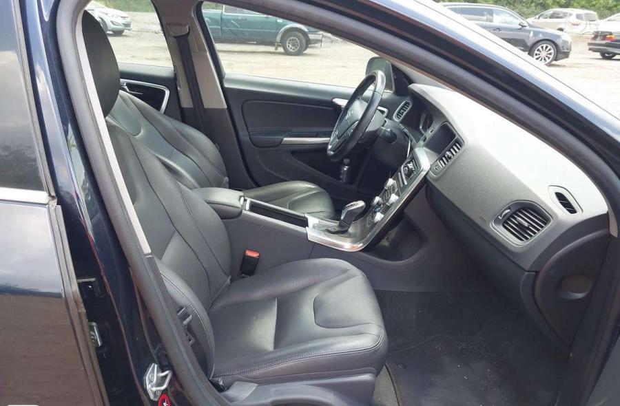 Zils Volvo S60 2016 Viļņa, ar dzinēja tilpumu 1.97 L un nobraukumu 152 tūkst. km par 5800 €, foto 17 vietnē AUTOMOTO.COM.LV